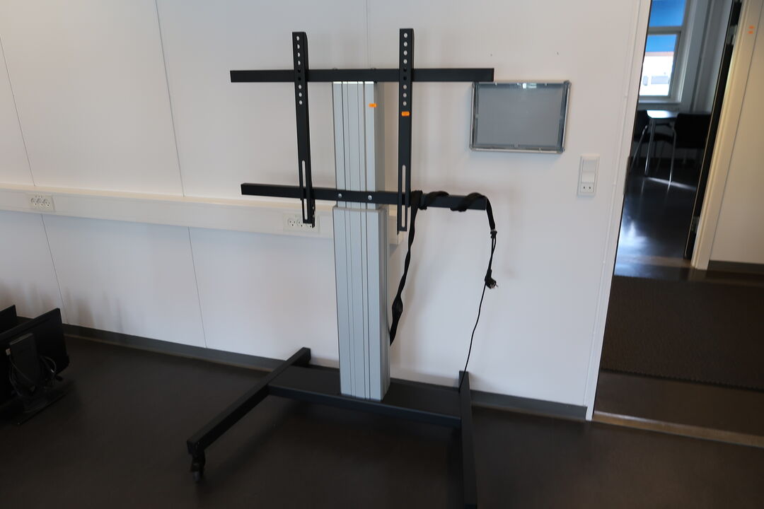 A7333 L61 - Stativ til fjernsyn CONEN MOUNTS | Auktionshuset dab A/S